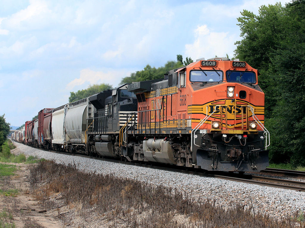 BNSF 5608